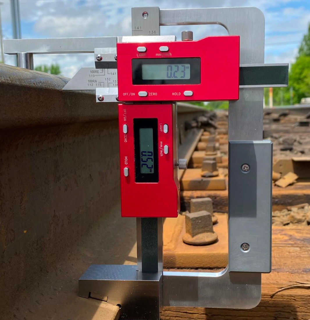 BYMAX Digital Headloss Gauge - Precision Rail Measurement | Backtrack